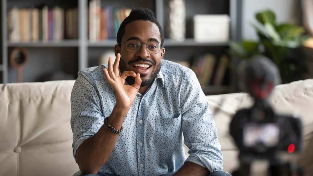 6 Body Language Tips When Presenting Online | SecondNature